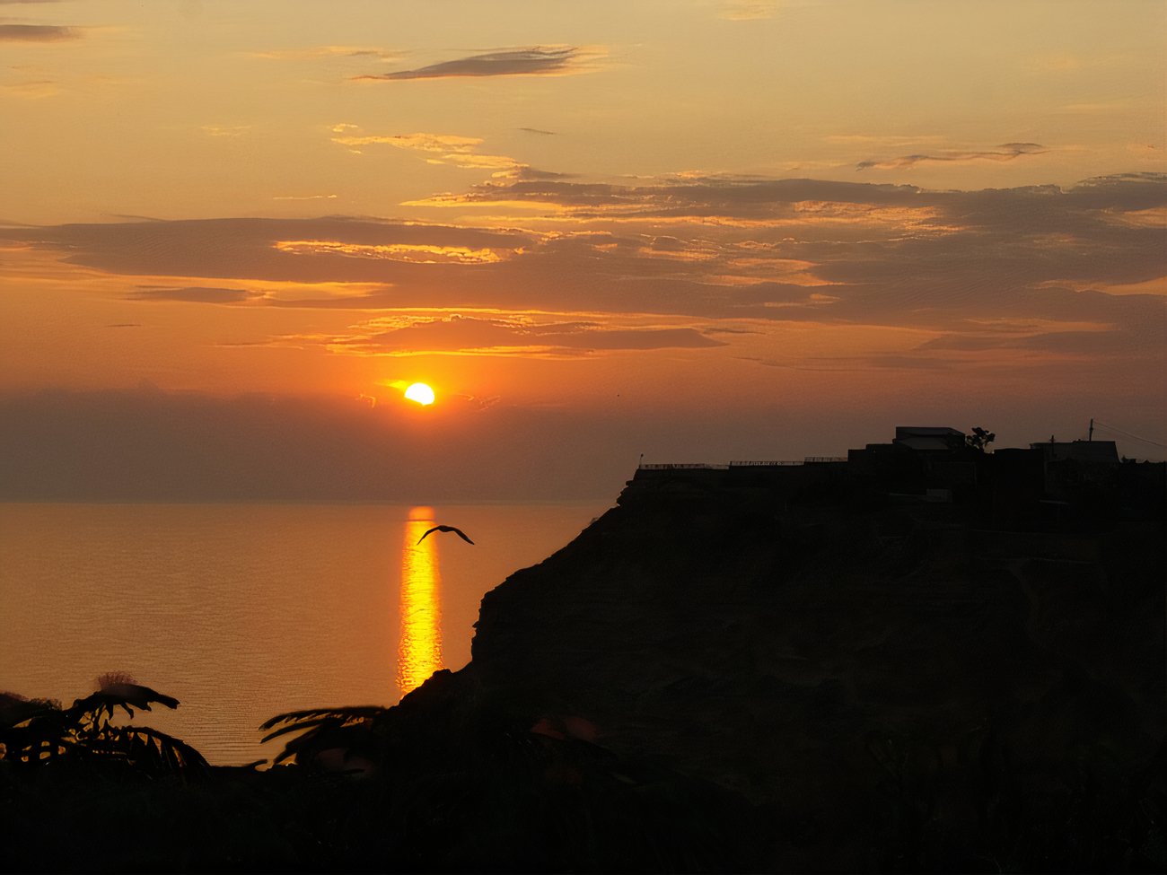 У Севастополі пролунали вибухи Це спільна операція ГУР і ВМС України в районі мису Фіолент ЗМІ