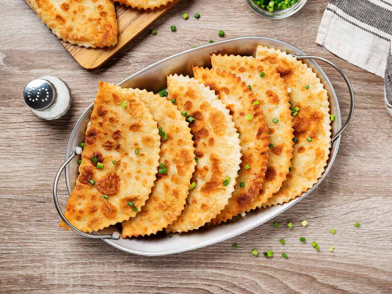 Чебуреки виходять з пухирцями як листкові хрусткість зберігається довго рецепт тіста на