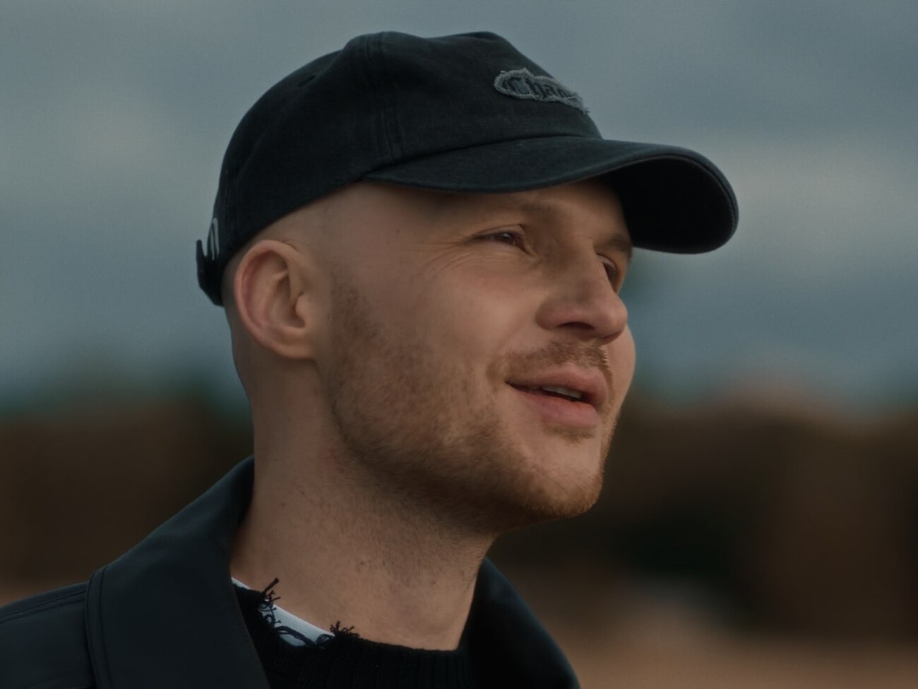 "Історія молодого хлопця та досвідченого чоловіка". Vlad Darwin презентував пісню "Три спроби"