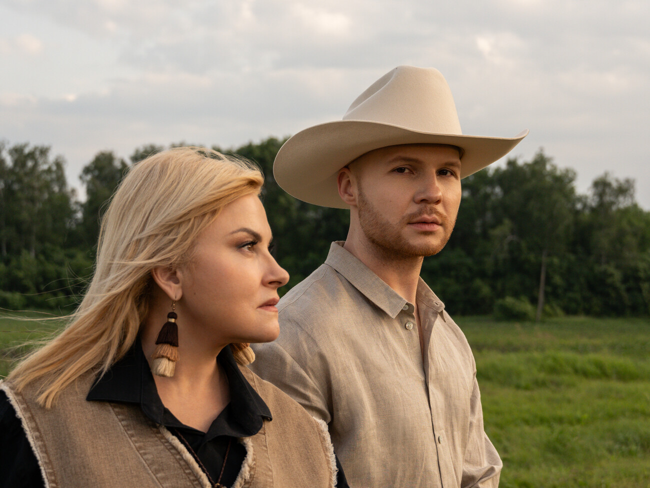 Бурмака за 30 років переспівала хіт "Розлюби" дуетом із Vlad Darwin. Що вони робили на кінному ...