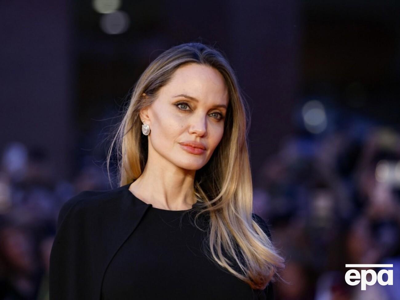 Джолі таємно відвідала Херсон. У мережі з'явилися перші фото зірки в ...