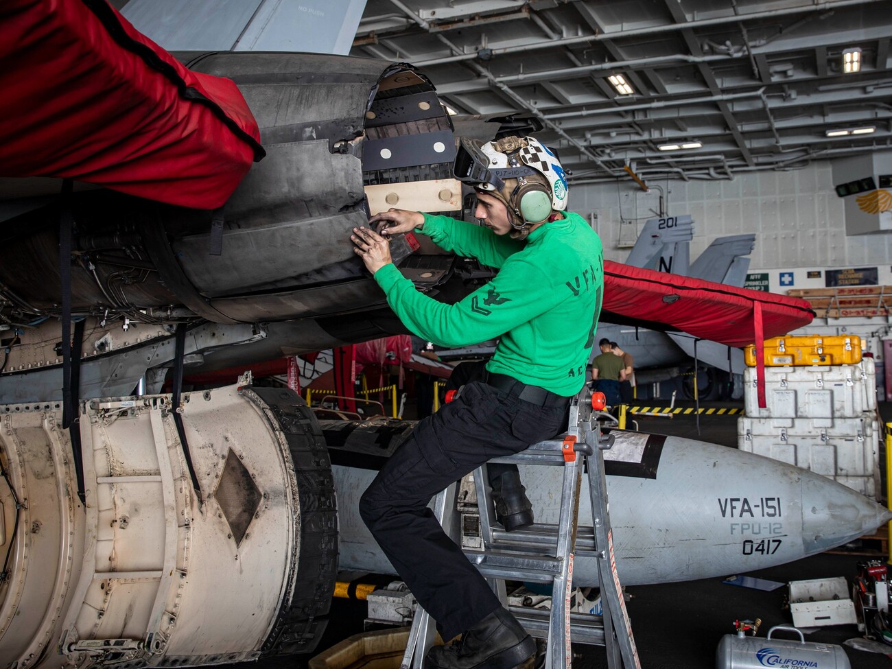 Авианосная ударная группа США прибыла на Ближний Восток. Ее могут ...